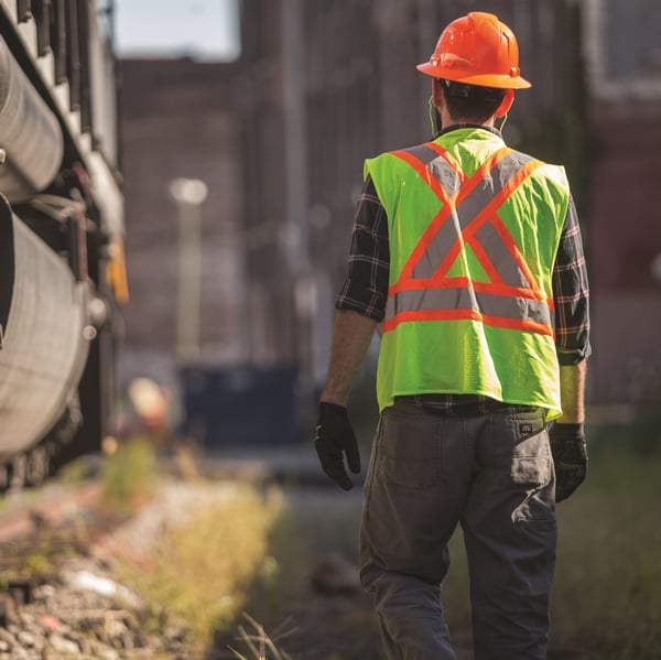 Safety Features To Consider When Choosing the Right Safety Vest